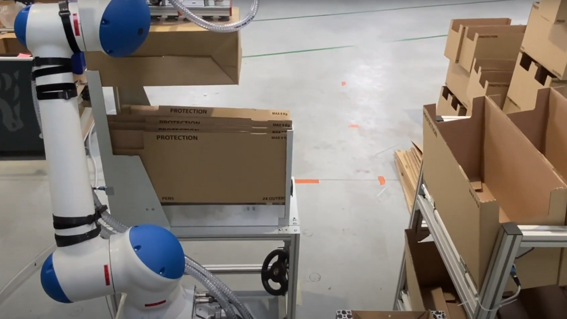 Packaging of finished products | E-Cobot